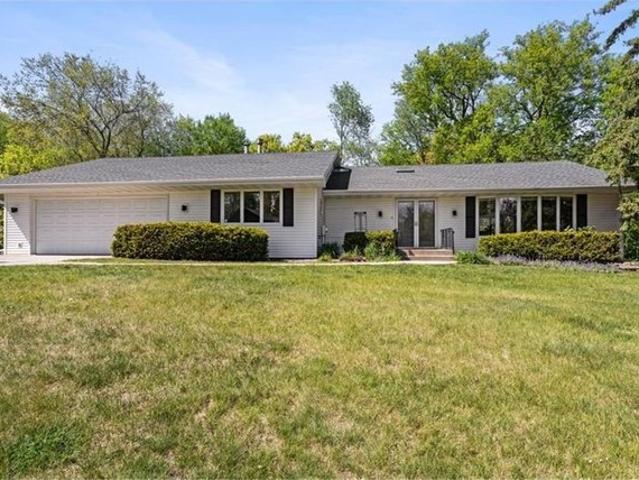 1948 Crown Point Dr, Mendota Heights, MN 55118