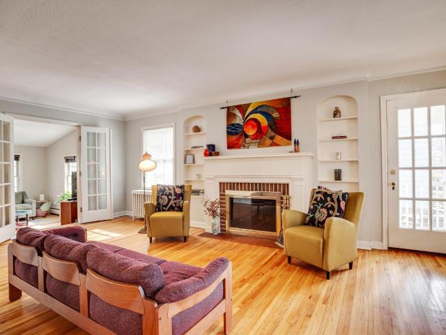 1949 E River Terrace