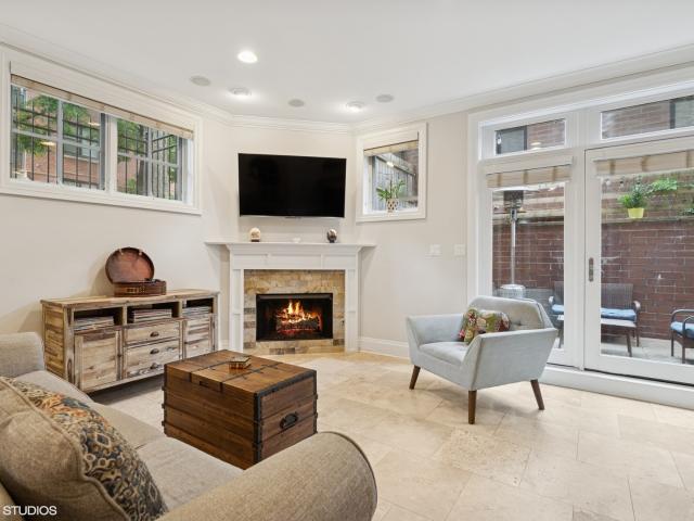 1949 W Nelson Street # 1E