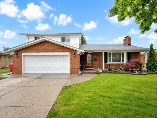 19402 Rockport St, Roseville, MI 48066