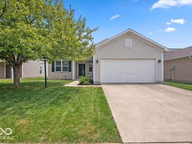 19406 Prairie Crossing Dr, Noblesville, IN 46062