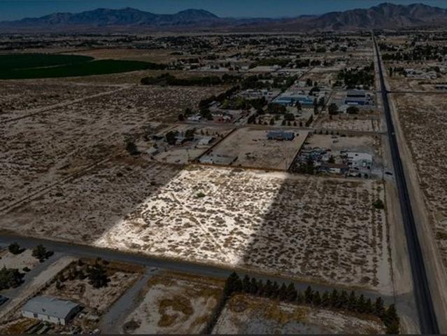 1940 N Saddle Horn Ln, Pahrump, NV 89060