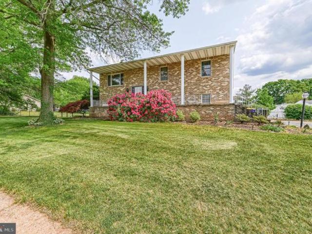 1940 Normandie Dr, York, PA 17408