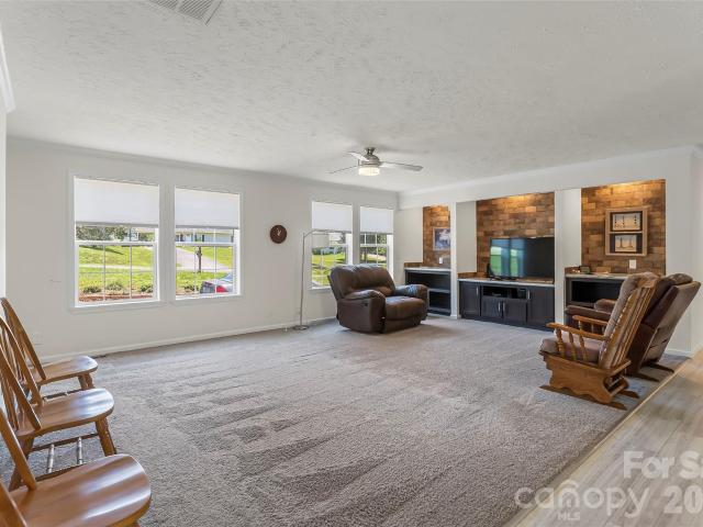 1940 Eastbrook Circle