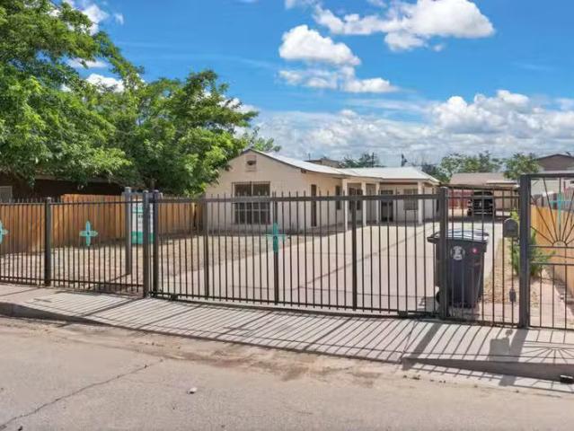 1940 HIGH ST SE, ALBUQUERQUE, NM 87102 Single Family Residence.