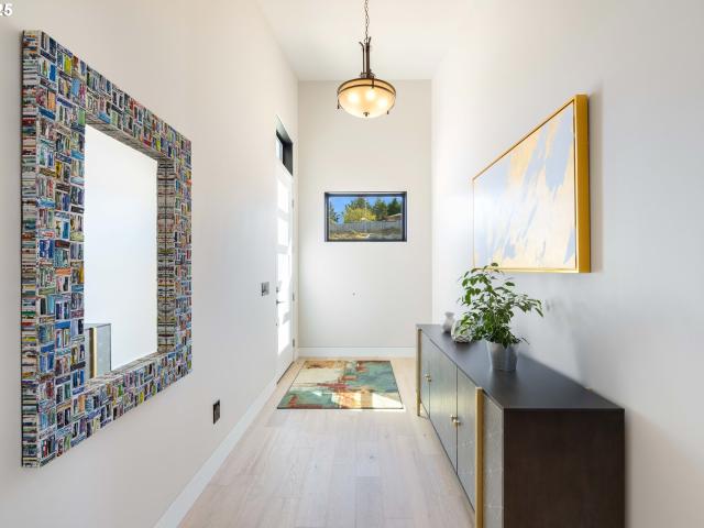 1940 pacific view ln