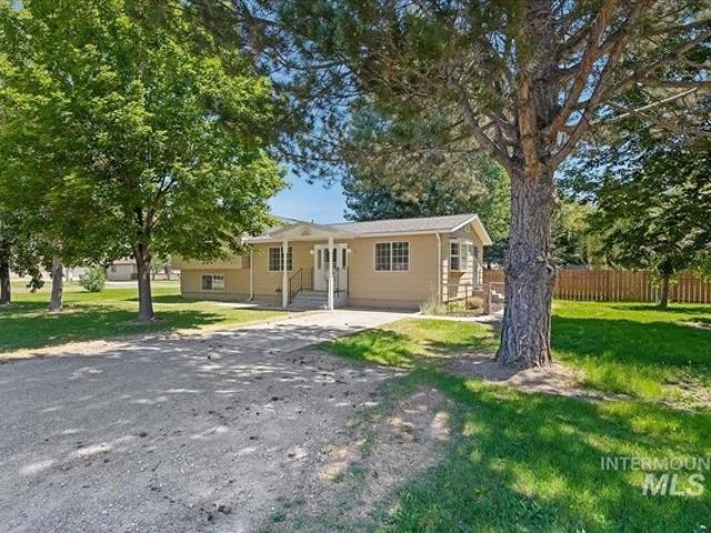 1940 Q St, Heyburn, ID 83336