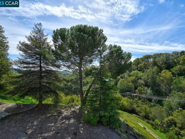 1940 Skycrest Dr #11, Walnut Creek, CA 94595