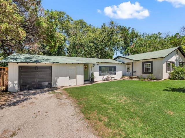 1940 Whippoorwill Ln, Denton, TX 76205 | MLS #21232 | Compass