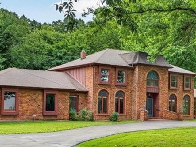 1940 Windmoor Pl, Town and Country, MO 63131