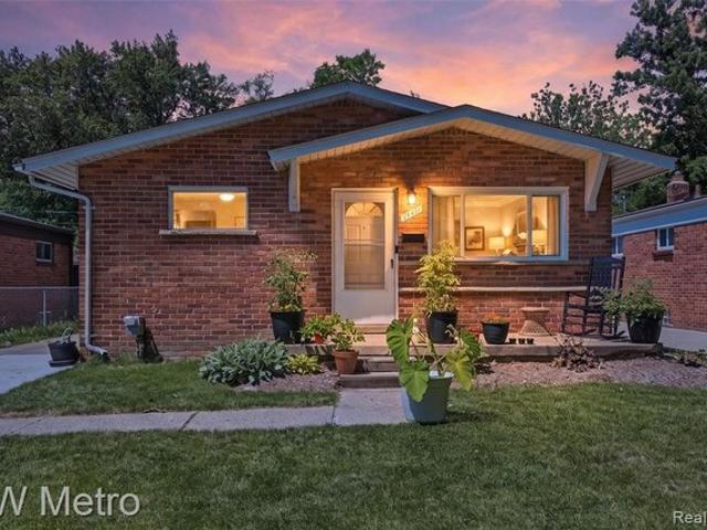19411 Antago St, Livonia, MI 48152