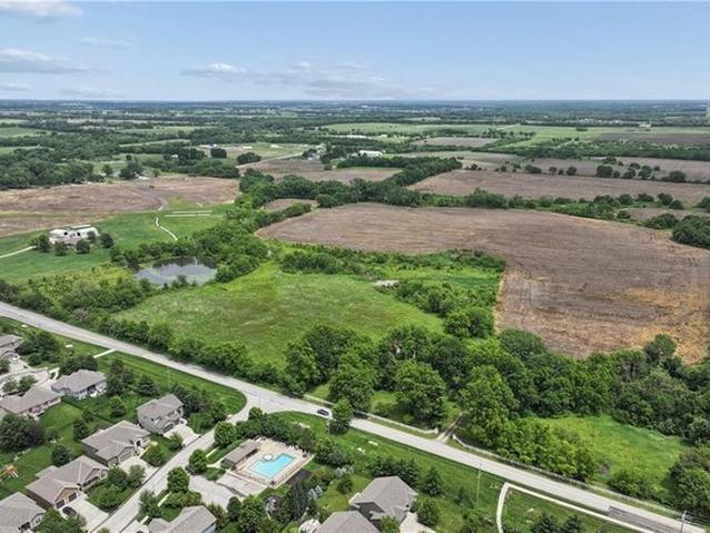 19411 S Ridgeview Rd, Spring Hill, KS 66083