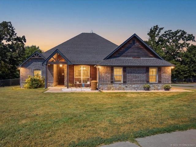 19412 S Mountain Ln, Claremore, OK 74019