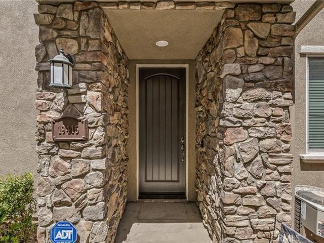 19415 Opal Ln, Saugus, CA 91350