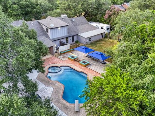 19419 Blume Dr, Lytle, TX 78052