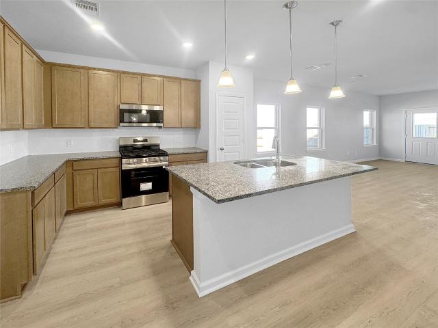 1941 E Riverside Circle
