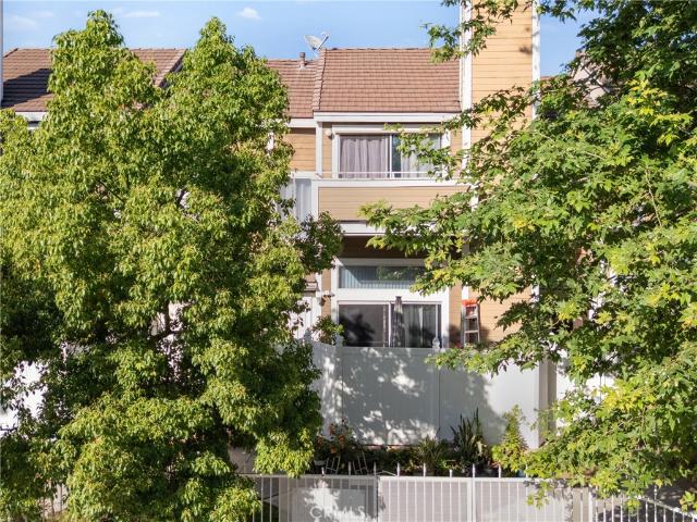 1941 Glenoaks Blvd, Unit 190, San Fernando, CA 91340 | MLS #SR26076 | Compass