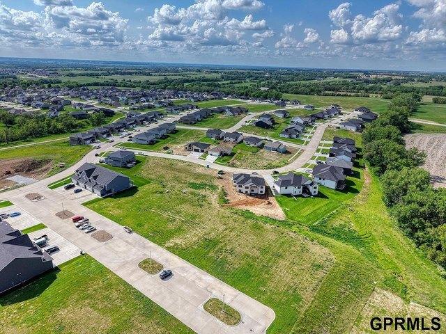 1941 Titan Pl, Hickman, NE 68372