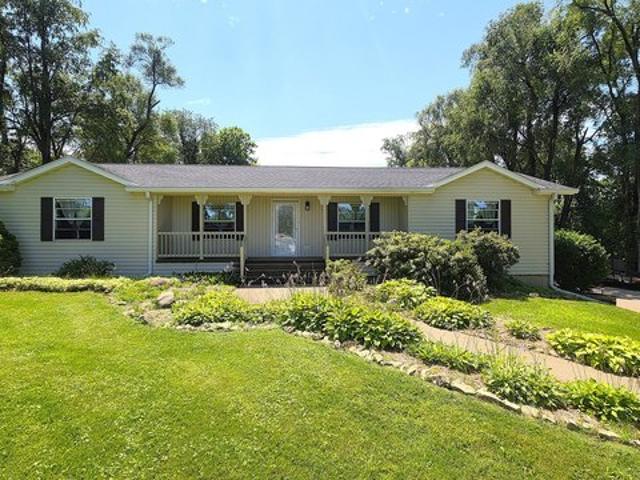 1941 W 53rd St, Davenport, IA 52806