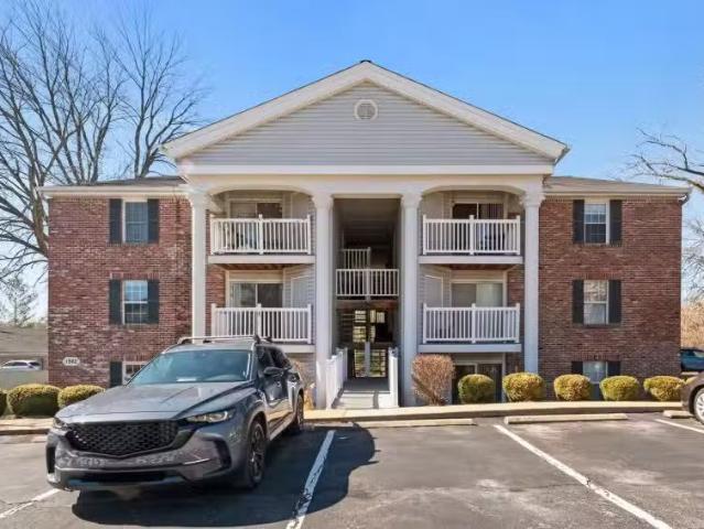 1942 Marine Terrace Dr #E, Maryland Heights, MO 63146 MLS 25.