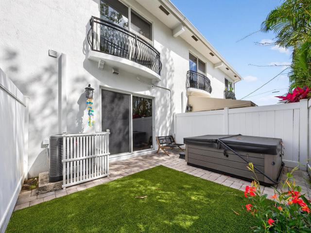 1942 NE 32nd St, Lighthouse Point, FL 33064 | MLS #B26000
