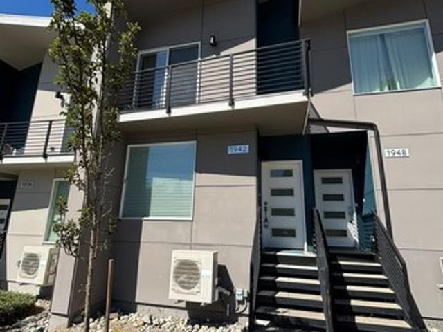 1942 NE 7th Ct, Renton, WA 98056