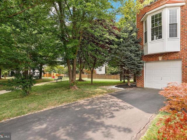 1942 Crossing Stone Court