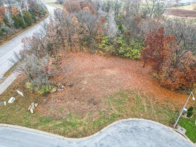 1942 Edgewood Dr, Leavenworth, KS 66048
