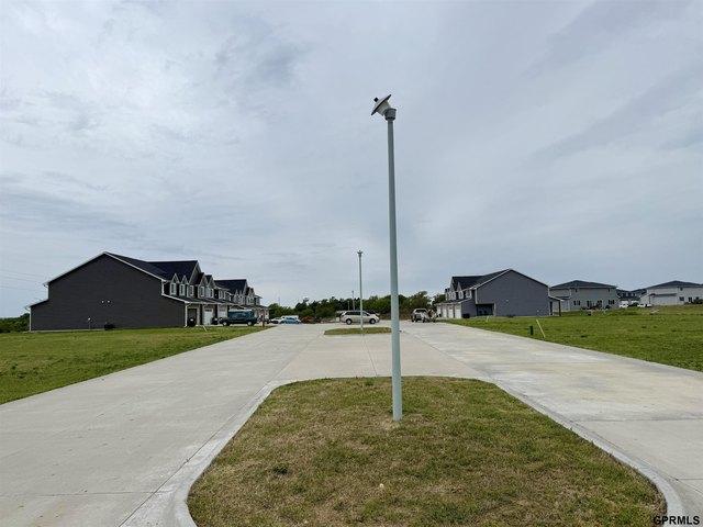 1942 Titan Pl, Hickman, NE 68372