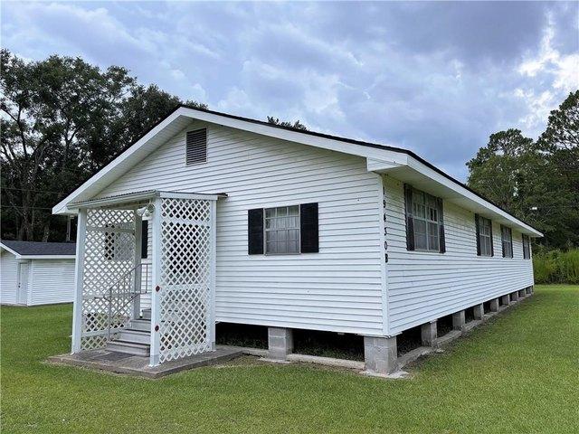 19430A Schlumbrecht Rd, Covington, LA 70435