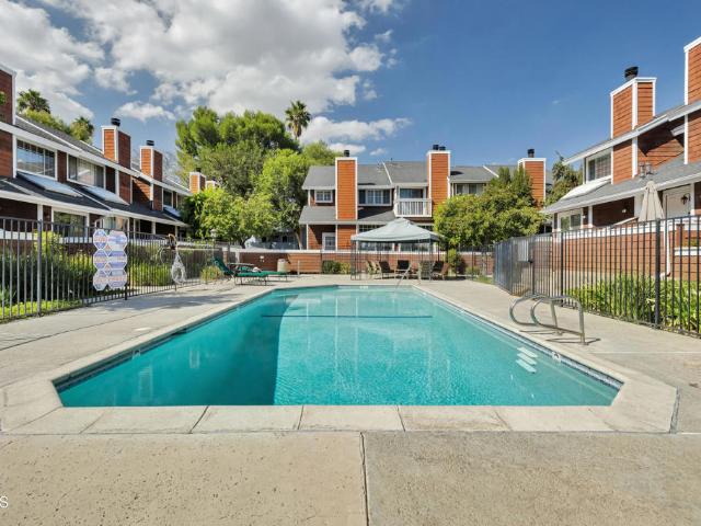 19431 Sherman Way, Unit 6, Reseda, CA 91335 | MLS #P1 24095