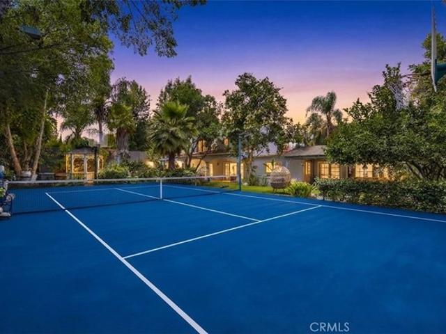 19436 Hatteras St, Tarzana, CA 91356