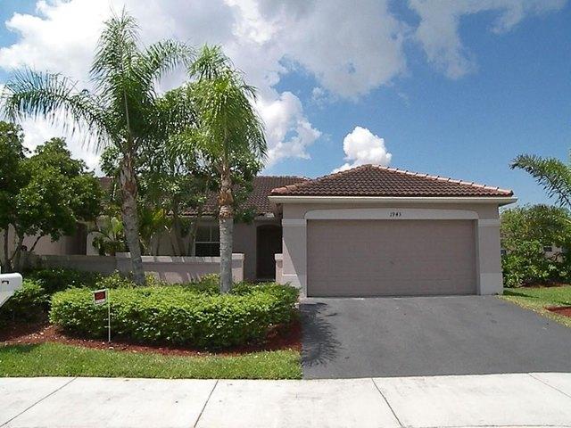 1943 Cygnus Ct, Weston, FL 33327