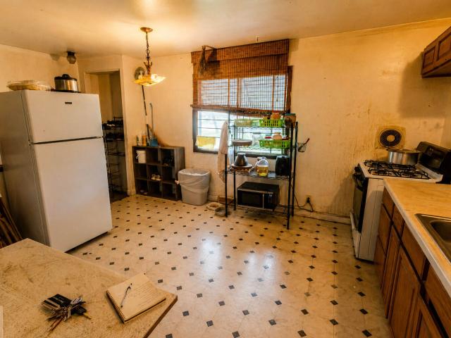 1943 W Kneeland St