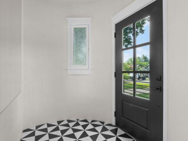 1943 W Magnolia Ave