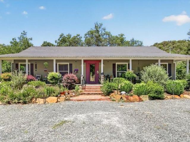 1943 Wards Creek Rd, Rogue River, OR 97537