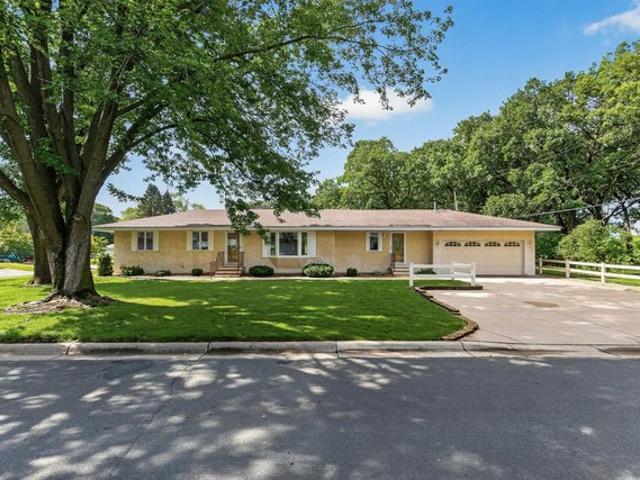 194 69th Ave NE, Fridley, MN 55432