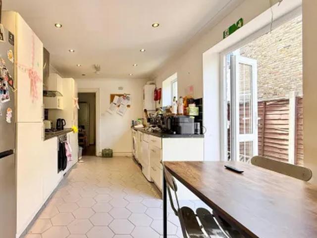 194 Bow Common Lane, London, E3 4HH, United Kingdom | 5 bed townhouse for rent #167780039 | Rentberry