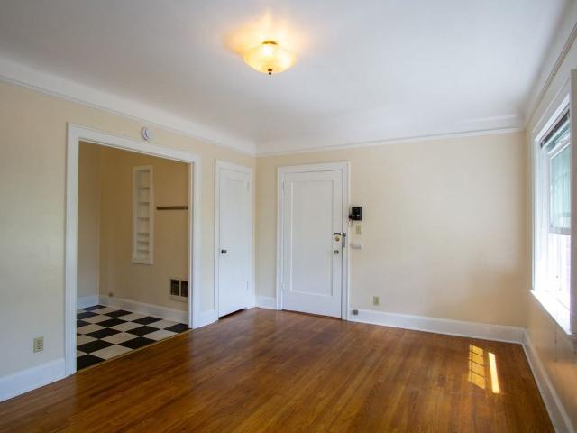 194 Banbury Cross 1 Bedroom Apartment for Rent at 1525 Ne 24th Ave, Portland, OR 97232 Sullivan's Gulch
