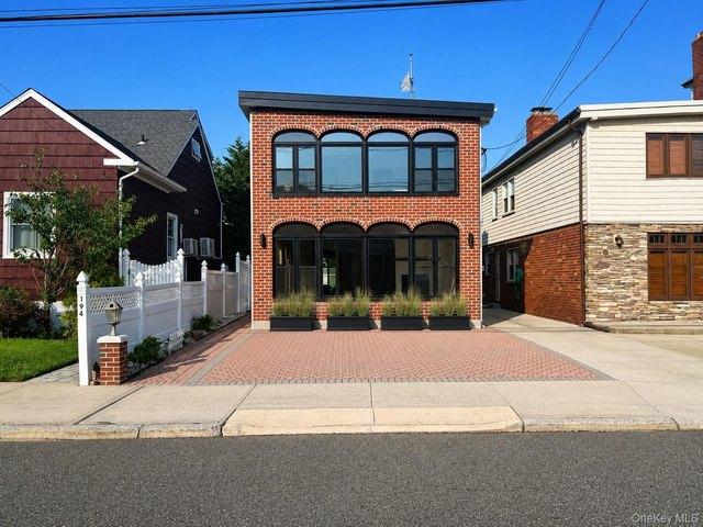 194 Beach 132nd St, Belle Harbor, NY 11694