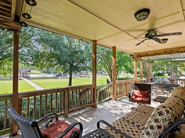 194 Bushwhacker Dr, Mabank, TX 75156