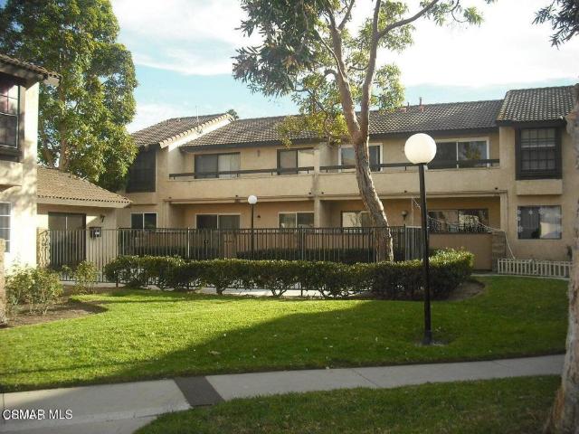 194 Fashion Park Pl, Oxnard, CA 93033 | MLS #226000 VC | Compass