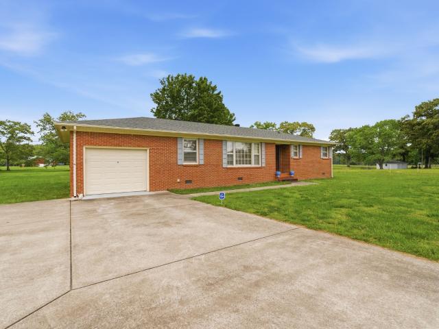 194 Hickory Dr, Manchester, TN 37355 | MLS #3182 | Compass
