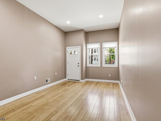 194 Hillside Ave