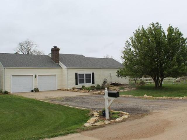 194 Hilltop Dr, Great Bend, KS 67530