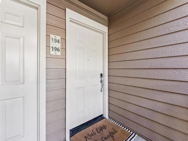 194 Lakeshore Ct