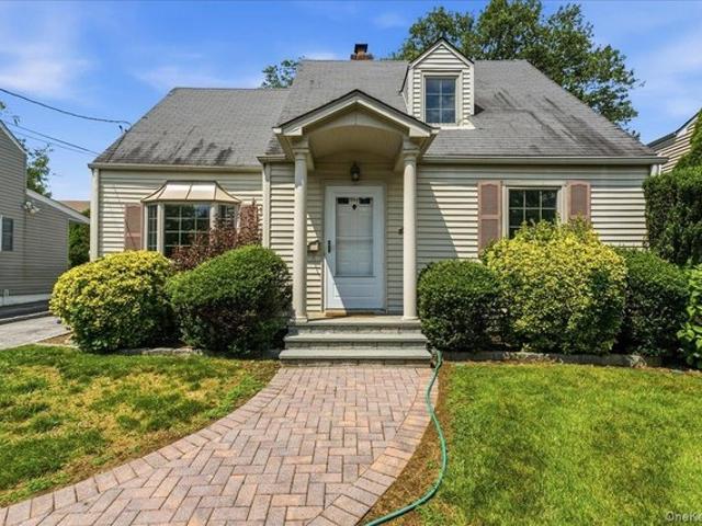194 Lincoln Pl, Eastchester, NY 10709