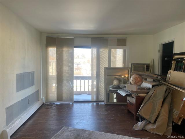 194 Sneden Place 194