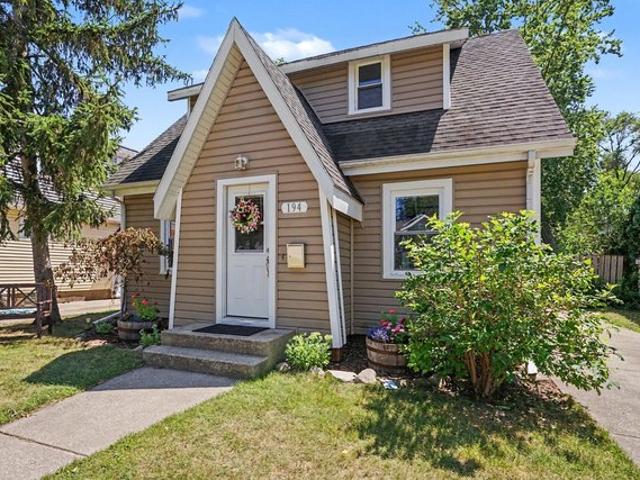 194 W 20th St, Holland, MI 49423