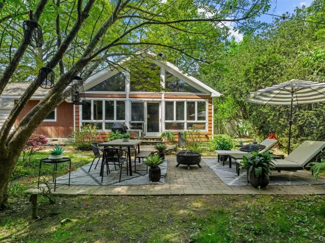 194 W Neck Road